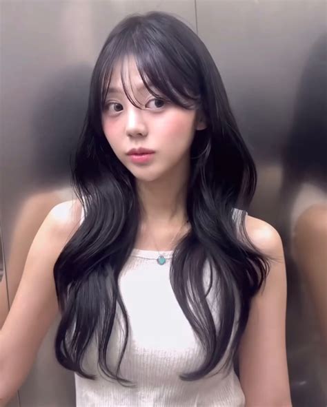 강남미용실 긴머리 레이어드펌 소현 엘리자벳펌 긴머리웨이브 청순예쁨분위기 헤어스타일🩷🤍 얼굴형에 꼭 맞는 페이스라인컷 사이드뱅과 어울릴 시그니처 레이어드펌 🤍