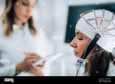 Eeg Brain Scan Hi Res Stock Photography And Images Alamy
