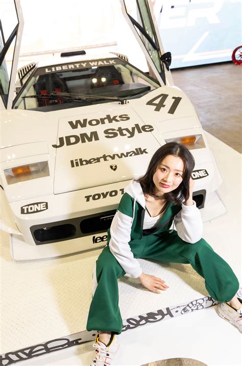 美女は世界を救う！ オートサロンの女神たち 01｜liberty Walk 【東京オートサロン2024】の画像ギャラリー Kuru