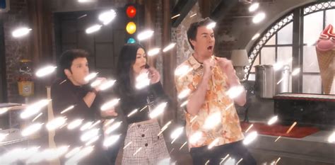 Miranda Cosgrove Cooks Up Creddie In The Crockpot The Icarly Dynamic
