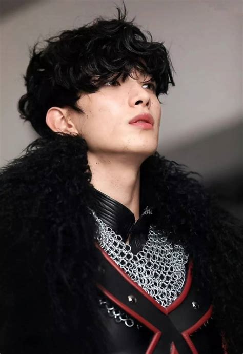 Seventeen Community Posts 亚瑟王×王妃 亲爱的亚瑟王 凯旋归来的那天 会为我亲手披上头纱的对吗