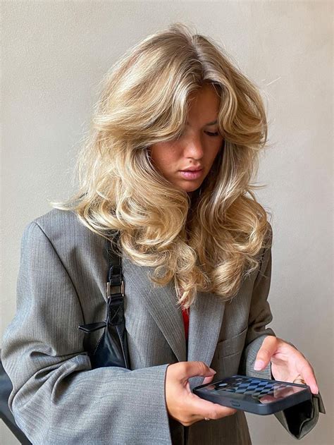 20 70s Hairstyles That Will Always Be In Style Who What Wear