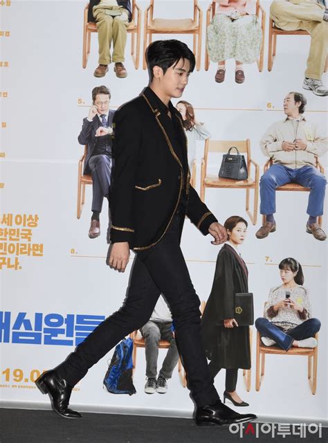포토 박형식 긴다리로 성큼성큼 2024 영화 배우 남미