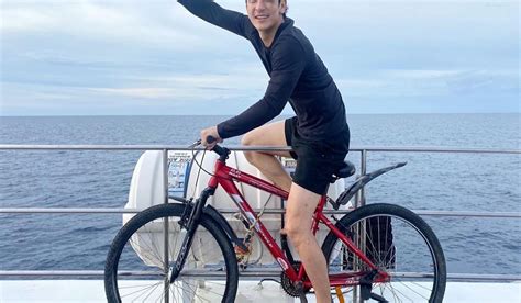 รวมรูปภาพของ กรี๊ด ติ๊ก เจษฎาภรณ์ เต้นสับๆ มิติใหม่ประธานบริษัท นึกว่าบอยแบนด์หน้าใหม่ รูปที่