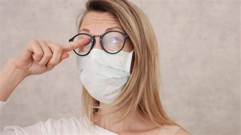 How To Stop Your Glasses From Fogging Up When You Wear A Mask Wow Rak