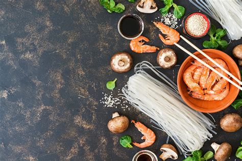 소박한 어두운 배경에 요리 아시아 음식의 재료와 배경 보기 상위 공간을 복사 합니다 개념에 대한 스톡 사진 및 기타 이미지