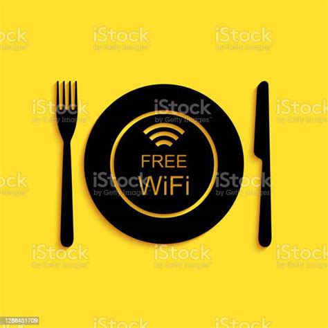 노란색 배경에 고립 된 블랙 레스토랑 무료 Wifi 영역 아이콘 접시 포크 및 칼 표지판 긴 그림자 스타일 벡터 개념에 대한