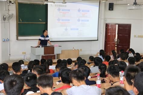 各教研室老师为新生做专业介绍讲座 桂林理工大学计算机科学与工程学院
