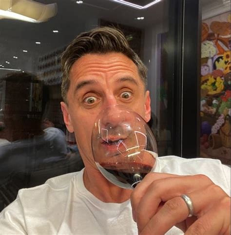 Neville Pokes Fun At Carragher For Liverpools Aston Villa Disaster