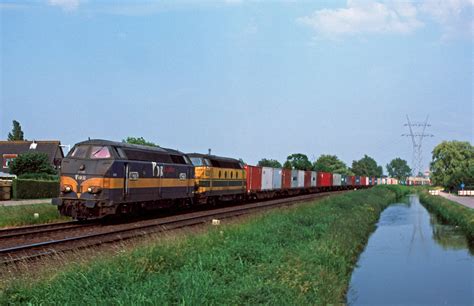 ACTS 6702 and NMBS 6220 head Vos container train 60263 (Ki… | Flickr