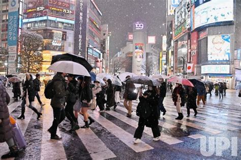 Photo Heavy Snow Warning Issued In Central Tokyo TKP2022010607 UPI