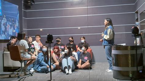 世新廣播電台高中生工作坊「聲藏不露」人氣夯 知名廣播主持人朱家綺現身分享經歷