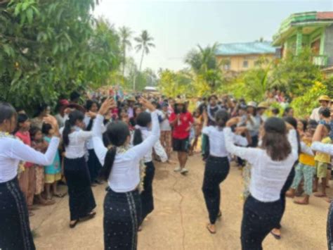 လောင်းလုံးမြို့နယ်တွင် တော်လှန်သင်္ကြန် သံချပ် ဖြင့် ပြည်သူများကို ဖျော