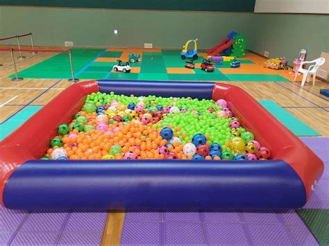 8월 12일 월요일 인천 동구에 무더위 쉼터를 위해 6 X 6 풀장 4 X 4 풀장에 볼 풀 공 탱 탱 볼 로 채웠습니다 크는나무 에어바운스 아치 탈 수영장 Band