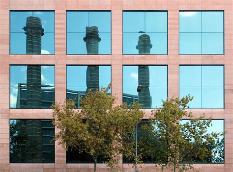 배경 화면 바르셀로나 거리 시티 실물 창문들 벽지 굴뚝 에스파냐 콜라주 수직선 사진 조작 포토샵 반사 거울 칼레 스페인 유로파 유럽 변환