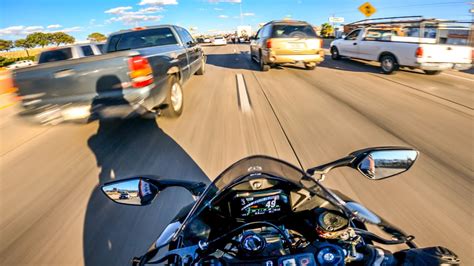 ZX10R Weaving Through Highway Traffic YouTube