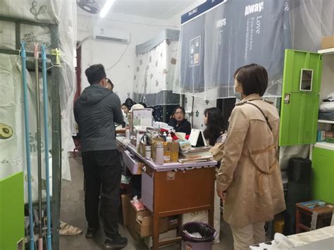 疫情慰问暖人心心系学生送温暖我院老师走访学生寝室 文学与新闻传播学院
