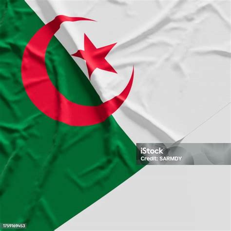 알제리의 국기입니다 직물 질감 알제리 국기는 흰색 배경에 고립되어 있습니다 3d 일러스트레이션 0명에 대한 스톡 사진 및 기타 이미지 Istock