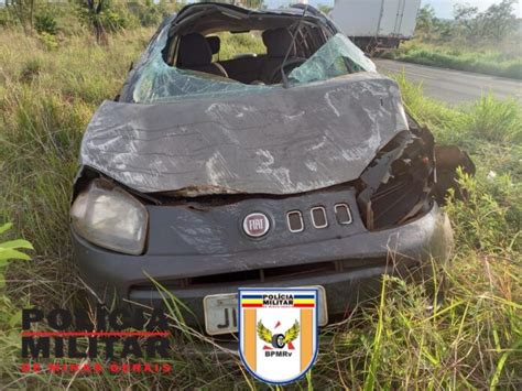 Carro e caminhão se envolvem em acidente durante tentativa de