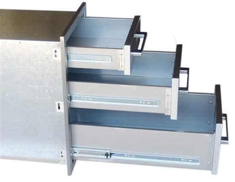 סיזר יחידת מגירות משולשת Signature Series 18″ ארגמן חוויה בגן