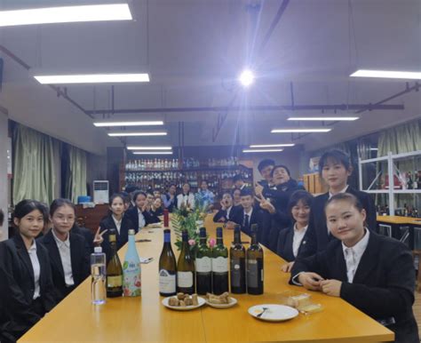 健康与旅游学院19酒店管理产教本科1班成功举办专业品酒会 健康与旅游学院门户网