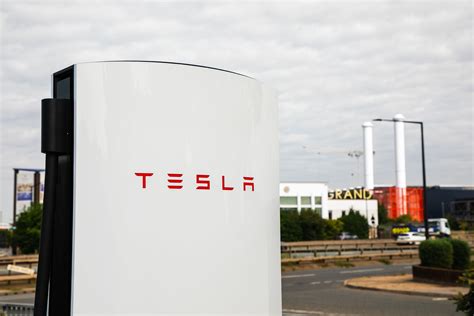 Teslas 250kw V4 Supercharger Lands In The Uk And Is Open To All