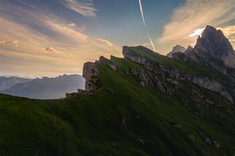 이탈리아의 세데다 돌로미테 산 볼차노 자치구 남부 티롤의 세부 사항 0명에 대한 스톡 사진 및 기타 이미지 0명 계곡