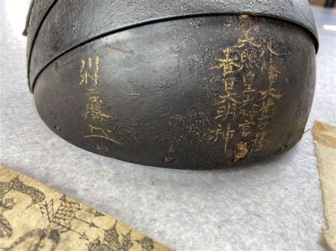 E5‐【 庄内藩酒井家甲冑師 川村吉勝作 金色龍紋付き 鋼鉄製額当 鉢金 新徴組使用 】鶴岡藩 ＞江戸時代 幕末 新選組 戊辰戦争 日买网