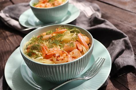 파스타 위에 마늘과 크림 소스를 곁들인 맛있는 새우 알프레도 한 접시 0명에 대한 스톡 사진 및 기타 이미지 0명 건강한 식생활 고명 Istock