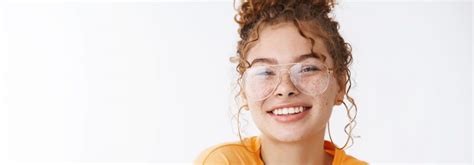 ¿cómo Elegir La Montura Ideal Para Tus Gafas Doos Óptica