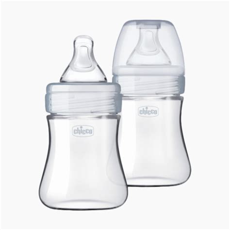 This Ingenious Chicco Baby Bottle Is a Win for Both Schools of Thought