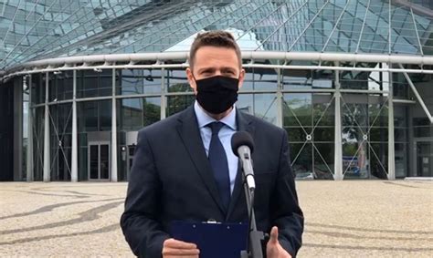 Trzaskowski TVP stała się miejscem z którego sieje się nienawiść