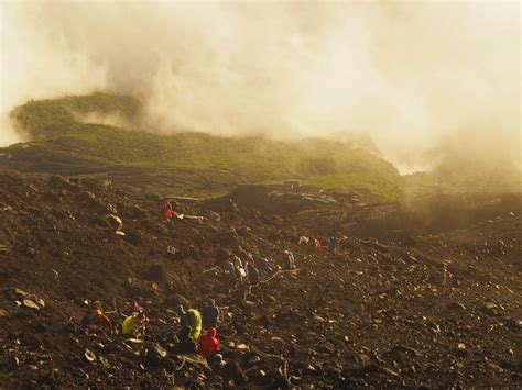 雲が広がることもあるものの引き続き富士山は陽当り良好迫力ある山頂の景色が広がる 山と溪谷オンライン