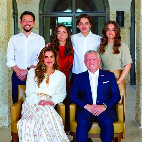 الصورة الرسمية للعائلة الهاشمية للعام 2023 Laha Magazine