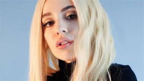 Ava Max Körpermaße Größe Gewicht Augenfarbe