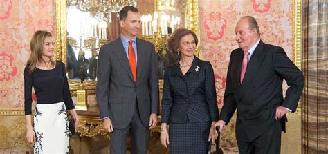 El Rey Don Juan Carlos Anuncia Su Abdicación Al Trono