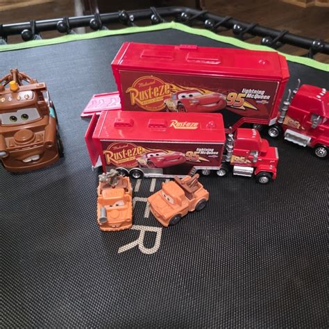 Disney Toys Disney Cars Lightning Mcqueen And Mater Truck Set Red