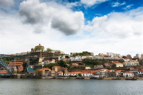 가이아의 파노라마 전망입니다 Douro 강입니다 Dom 루이스 다리입니다 수도원 다 세라 할 필 라입니다 포르토 포르투갈입니다