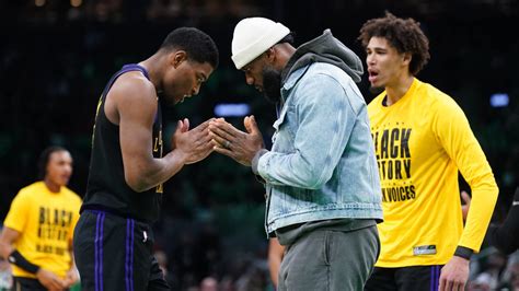 Lebron James Was Clipping His Nails On The Bench During Lakers Win Over Celtics Yardbarker