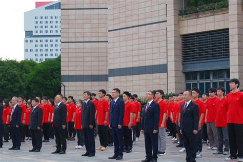 五星闪耀皆为信仰——庆祝建国73周年升旗仪式 梅努斯国际工程学院
