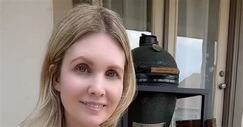 Mormon Mum Gives Fans Naughty Dreams As She Cheekily Poses In Racy Dress Daily Star