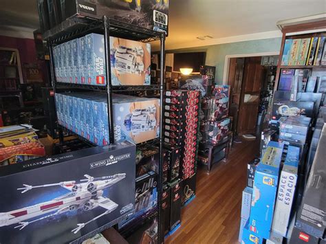 Two Suspects Arrested By Lapd Over Theft Of 2 800 Lego Sets