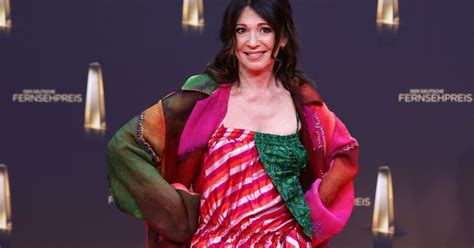 Iris Berben Ihr Fernsehpreis Outfit Ist Ein Hingucker Bunte De