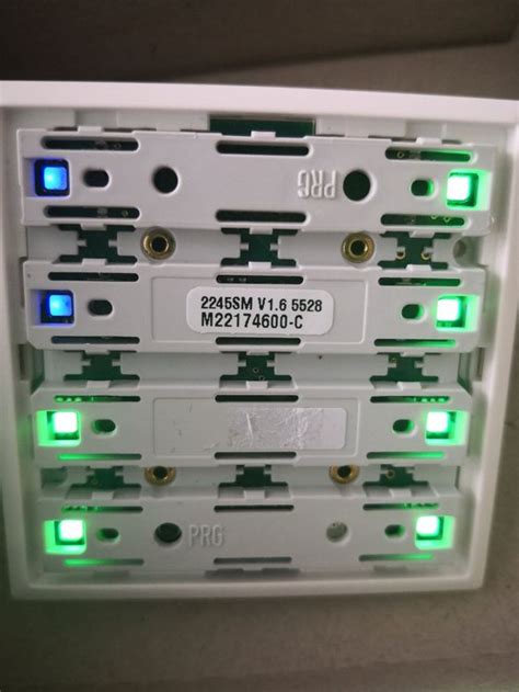 Feller Knx Taster Rgb 1 8fach Gebraucht In Steinen Für Chf 60 Mit Lieferung Auf Ricardo Kaufen