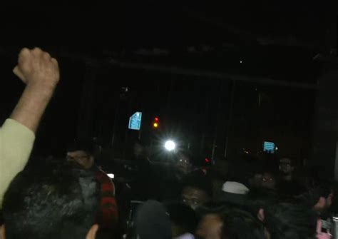 Jnu के छात्रों का दावा Bbc Documentary की स्क्रीनिंग के दौरान पथराव