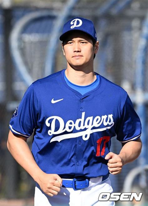 ‘팔꿈치 수술→투수 등판 불가 타격에 전념하는 오타니 귀가 후에는 훈련 안해 투구 안하니 여유있어” Zum 뉴스