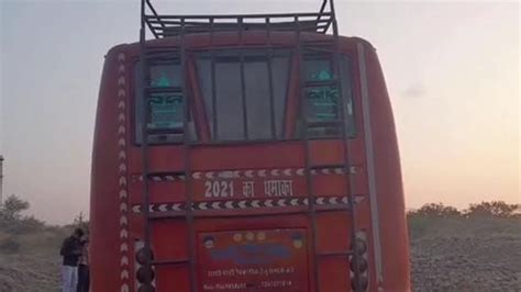 मन्दसौर बिल्लोद नदी पुल पर मेहता बस के पत्ते टुटे बड़ा हादसा टला