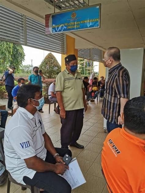 突击检查柔州新山jpj柜台 魏家祥 系统老旧致效率低落 Wee Ka Siong Jpj Johor 5 Paul Tan 汽车资讯网