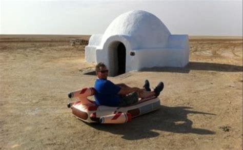 Star Wars Fan Rebuilds Luke Skywalkers Crumbling Igloo Daily Mail