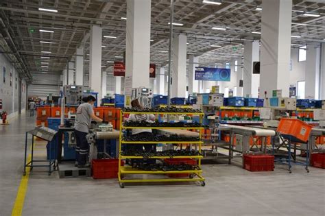 Растежът на частния сектор в еврозоната силно се е забавил през юни